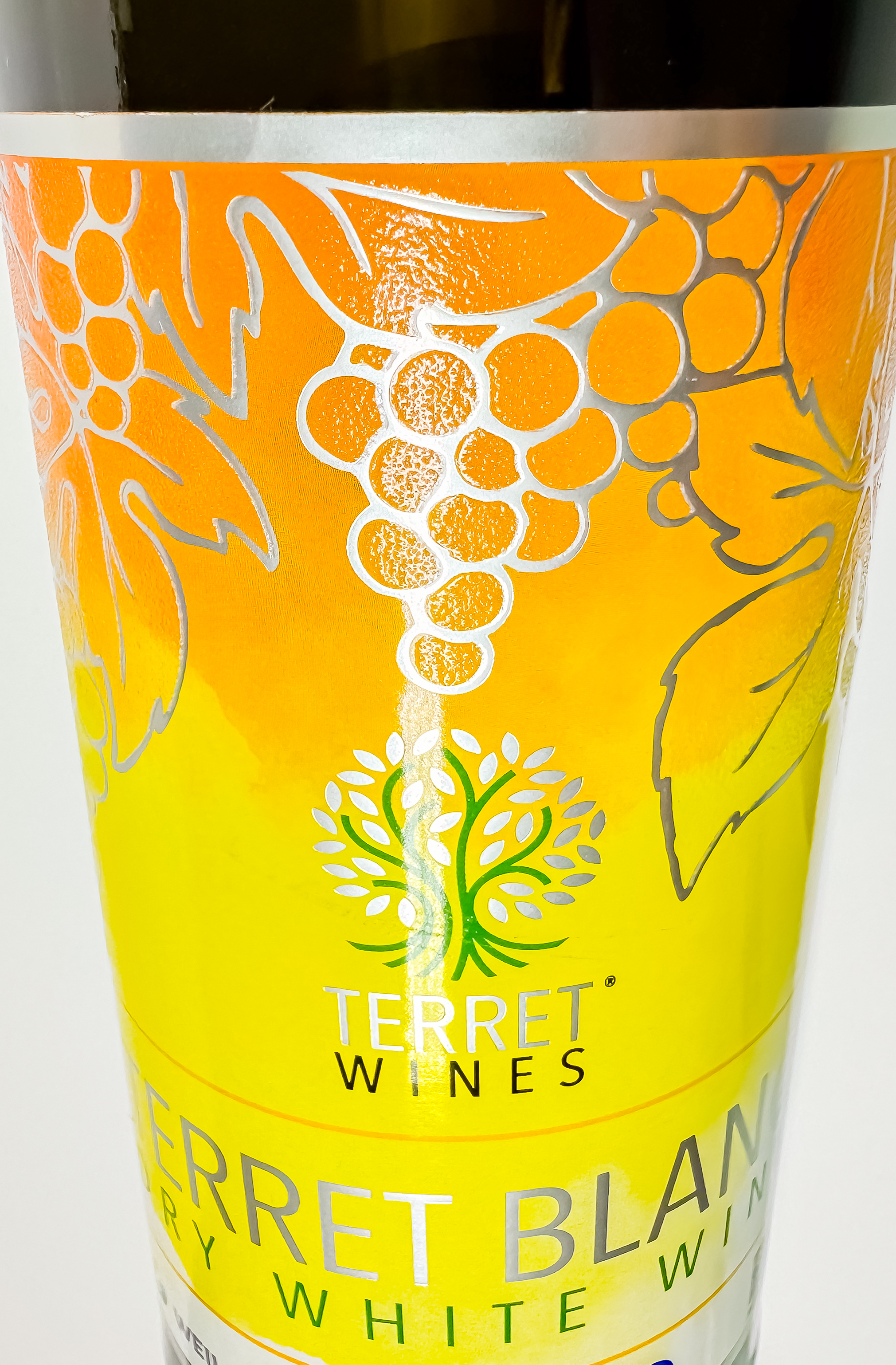 Weilburger Graphics - Production wine label with sand texture ...